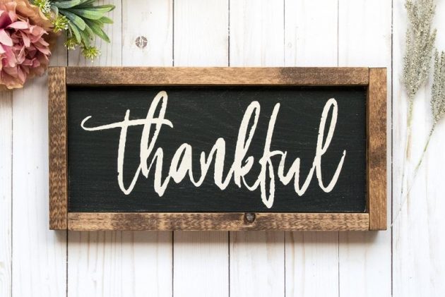 18 Enchanting Thanksgiving Sign Decorations For Your Home