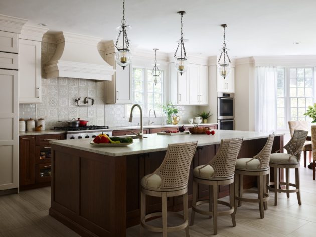 16 Spectacular Traditional Kitchen Interiors You Will Drool Over