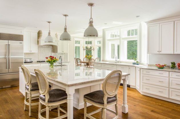 16 Spectacular Traditional Kitchen Interiors You Will Drool Over
