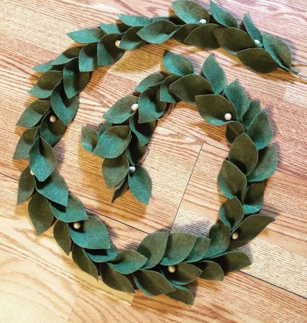 18 Adorable Winter Garland Decorations For Your Home And Yard