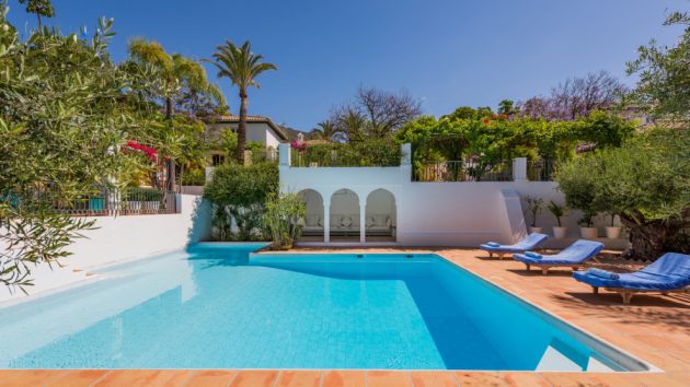 18 Sensational Mediterranean Swimming Pool Designs That Will Take Your ...