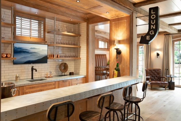 16 Exquisite Traditional Home Bar Designs That Will Revive Your Home