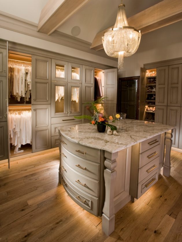 16 Luxe Walk-In Closet Designs For A Traditional Home