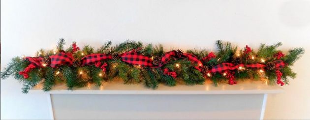 17 Delightful Christmas Garland Designs With a Festive Spirit