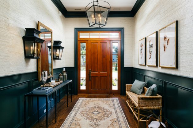 17 Remarkable Traditional Foyer Designs That Will Make You Feel Welcome