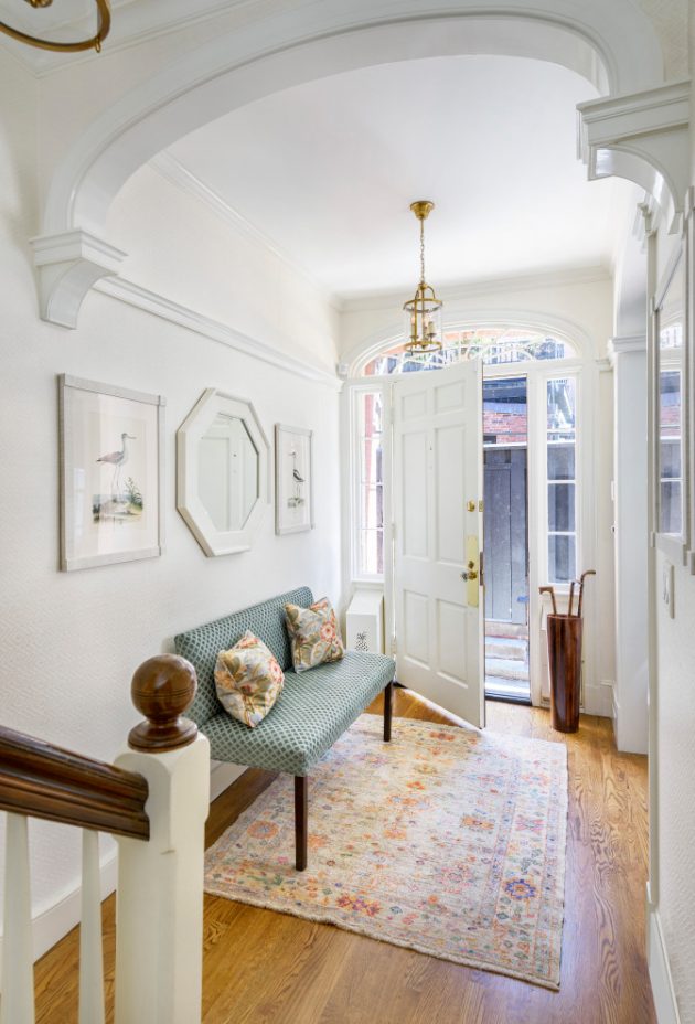 17 Remarkable Traditional Foyer Designs That Will Make You Feel Welcome