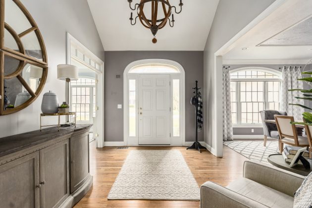 17 Remarkable Traditional Foyer Designs That Will Make You Feel Welcome
