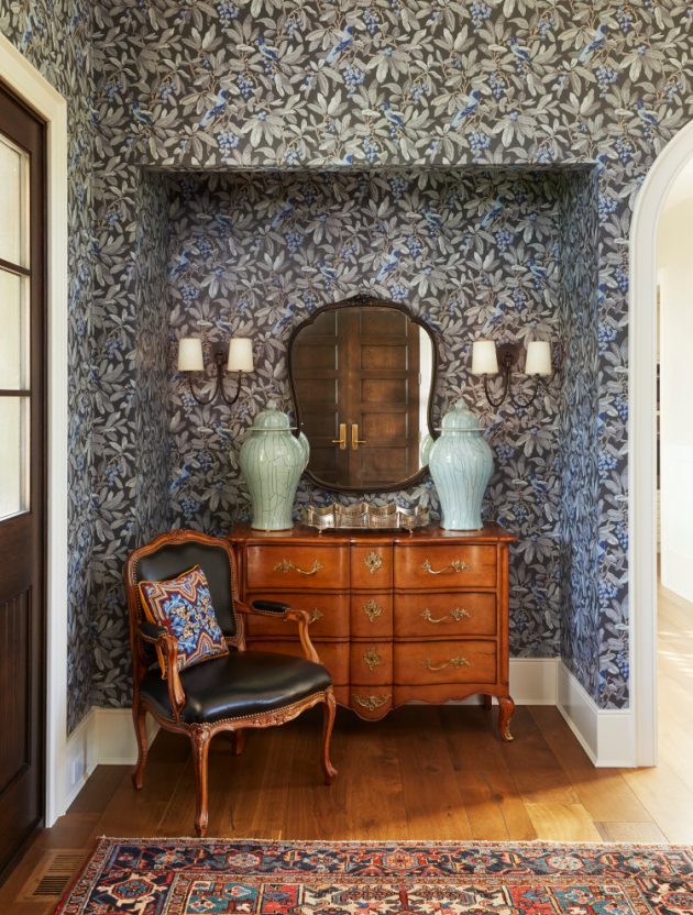 17 Remarkable Traditional Foyer Designs That Will Make You Feel Welcome
