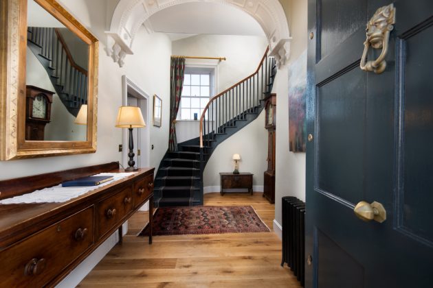 17 Remarkable Traditional Foyer Designs That Will Make You Feel Welcome