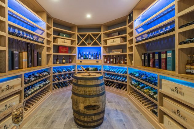18 Exquisite Traditional Wine Cellar Designs For A Luxurious Addition