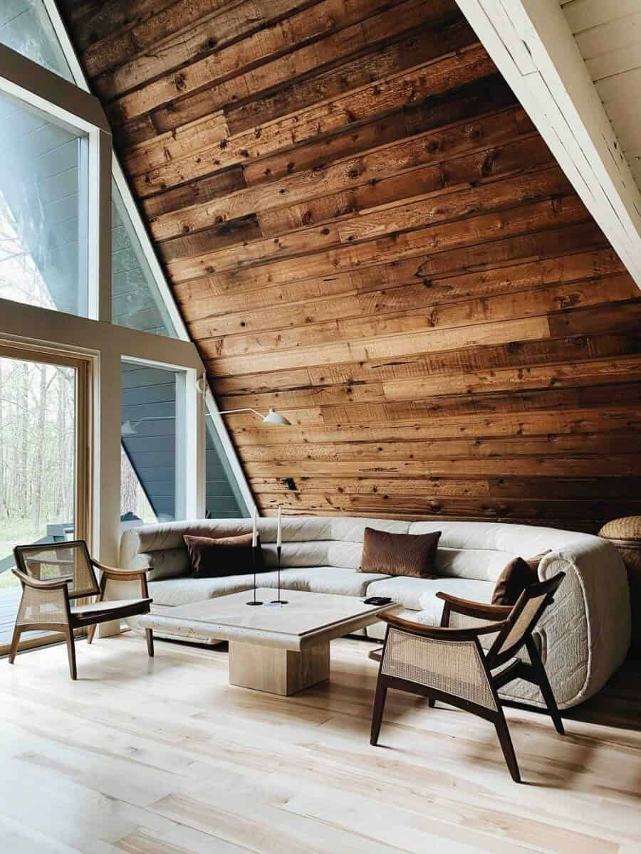 An American Cabin Shaped Like a Triangle Will Make You Dream About Cozy ...