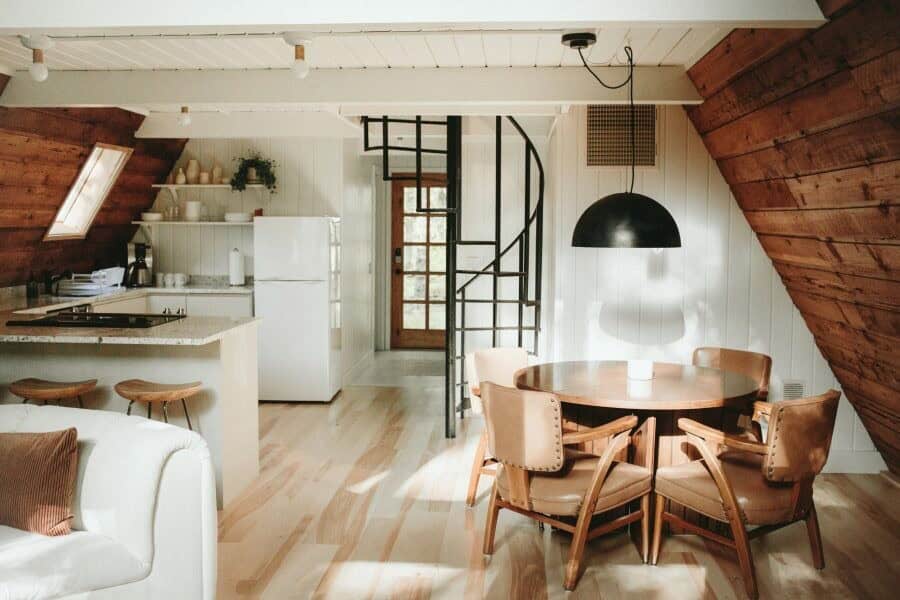 An American Cabin Shaped Like a Triangle Will Make You Dream About Cozy ...