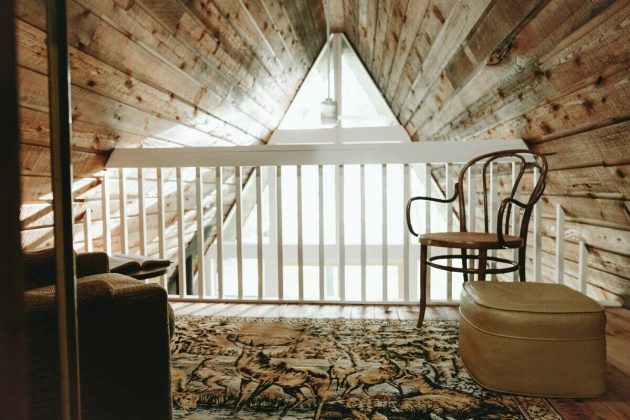 An American Cabin Shaped Like a Triangle Will Make You Dream About Cozy ...