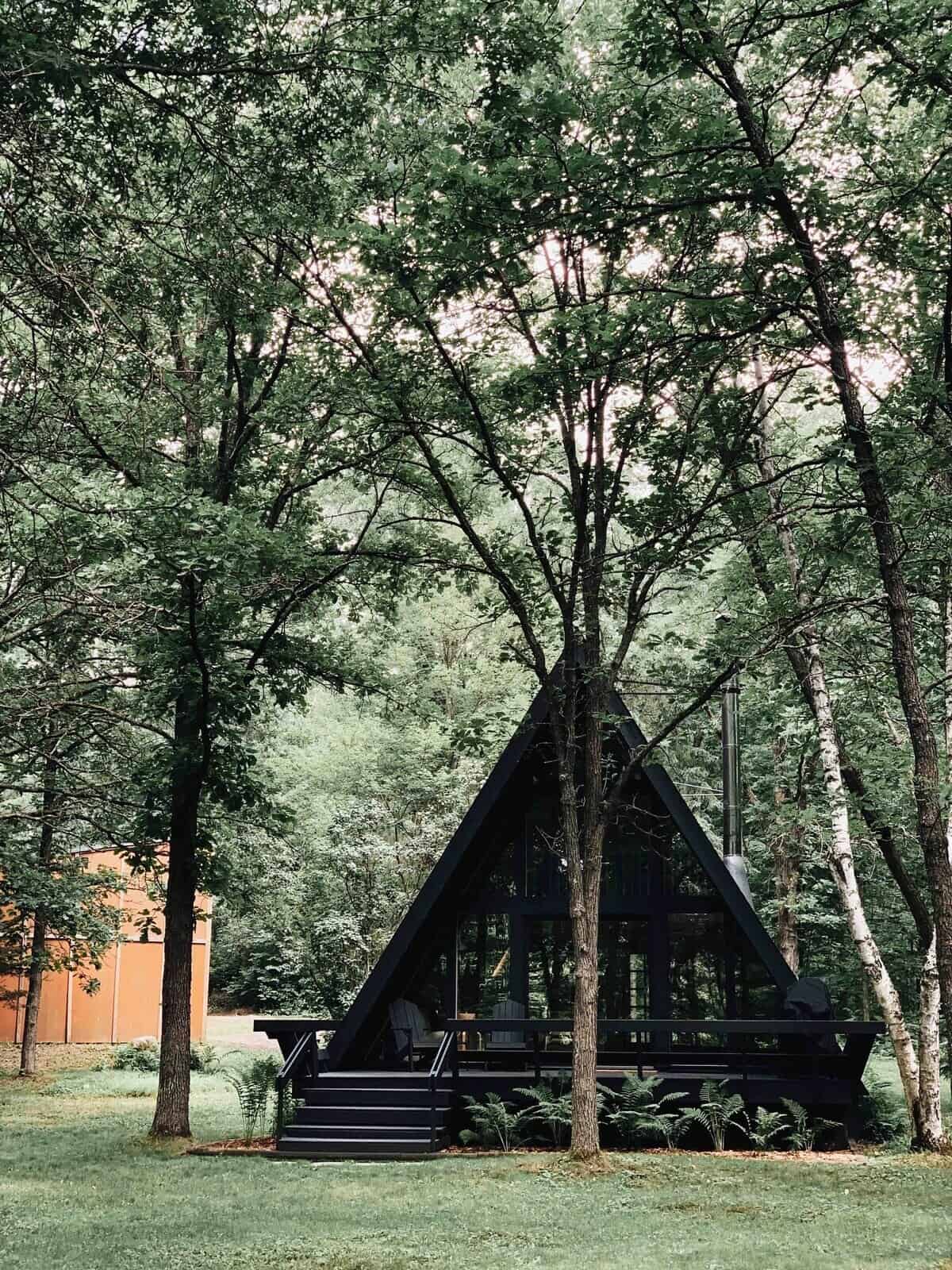 An American Cabin Shaped Like a Triangle Will Make You Dream About Cozy ...