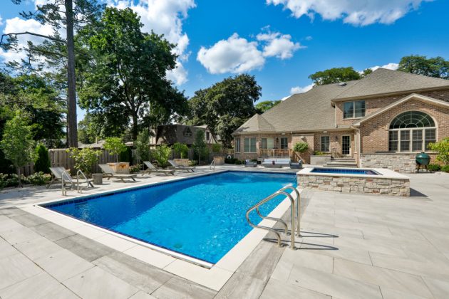 15 Magnificent Traditional Swimming Pool Designs