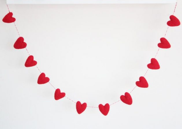 16 Lovely Valentine's Day Garland Ideas You Will Adore
