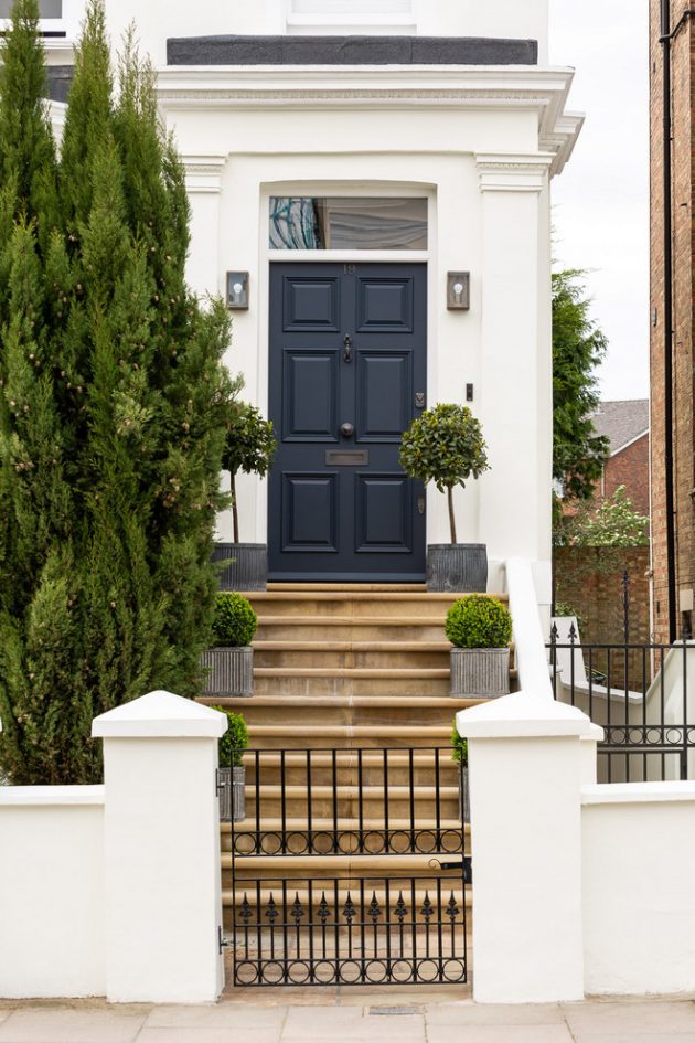 17 Engaging Traditional Entrance Designs That Will Welcome You Home