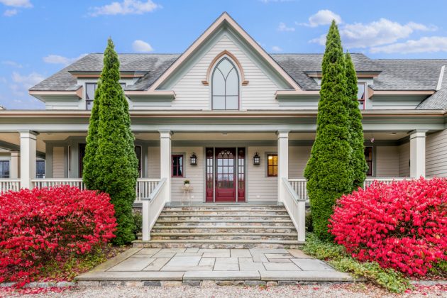 17 Exquisite Traditional Home Exterior Designs You Will Fall In Love With