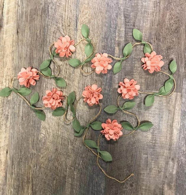 15 Colorful Spring Garland Designs That Will Look Great In Your Home