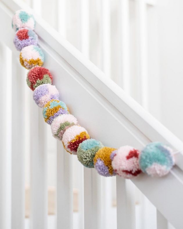 15 Colorful Spring Garland Designs That Will Look Great In Your Home