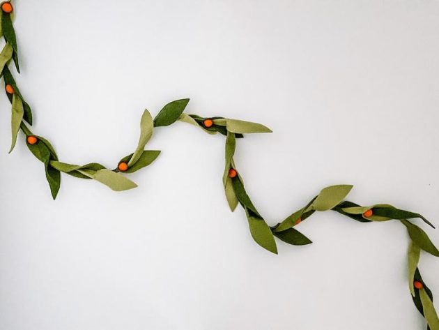 15 Colorful Spring Garland Designs That Will Look Great In Your Home