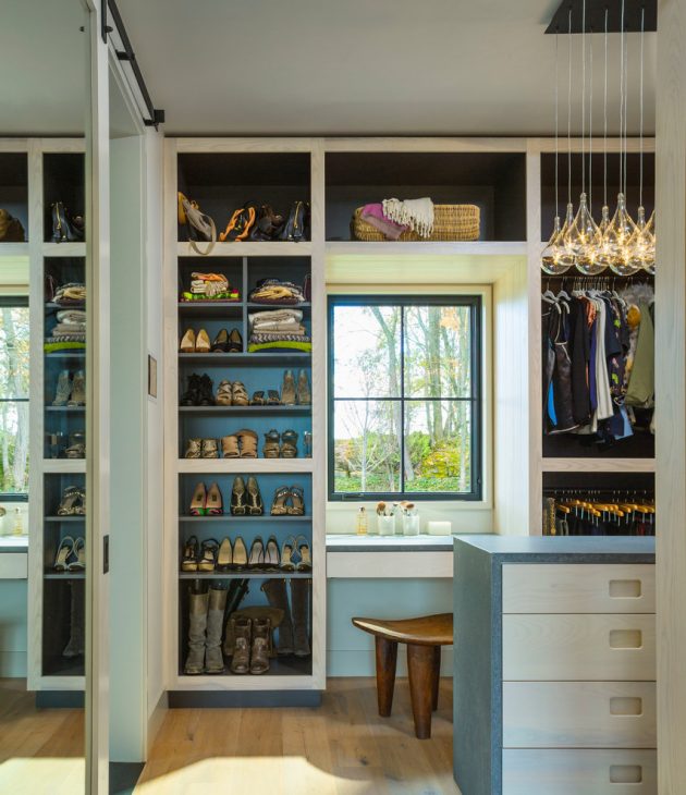 16 Exquisite Farmhouse Walk-In Closet Designs You Will Fall In Love With