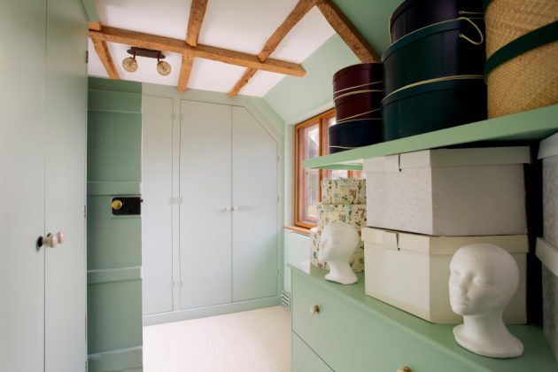 16 Exquisite Farmhouse Walk-In Closet Designs You Will Fall In Love With