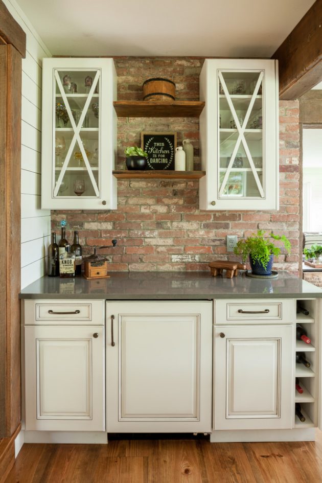 18 Magnificent Farmhouse Home Bar Designs For Any Occasion