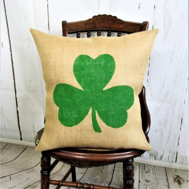 15 Charming Spring Pillow Designs That Will Freshen Up Your Porch