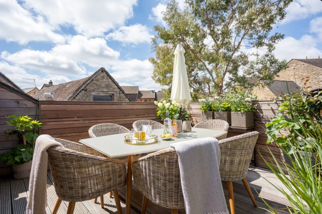 15 Phenomenal Farmhouse Balcony Designs Every Home Needs