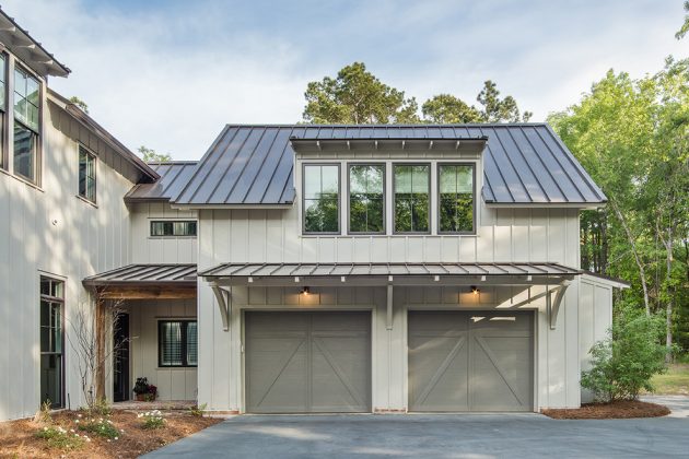 16 Charming Farmhouse Garage Designs That Will Take You By Surprise