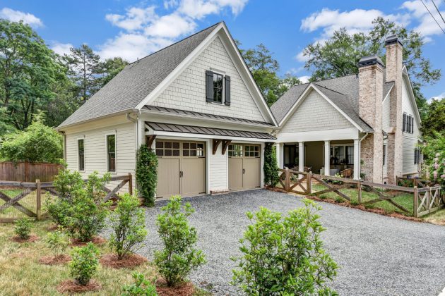 16 Charming Farmhouse Garage Designs That Will Take You By Surprise