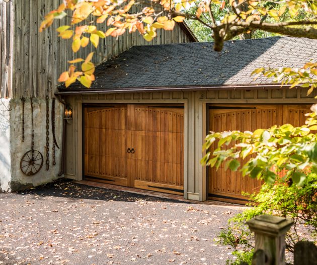 16 Charming Farmhouse Garage Designs That Will Take You By Surprise