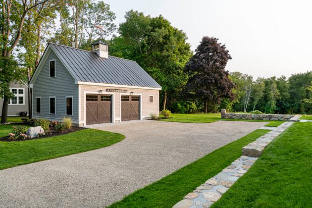 16 Charming Farmhouse Garage Designs That Will Take You By Surprise