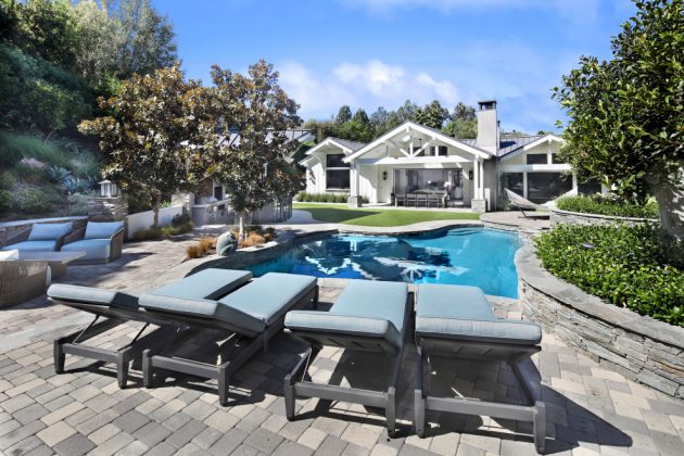 18 Magnificent Farmhouse Swimming Pool Designs You Will Fall In Love With