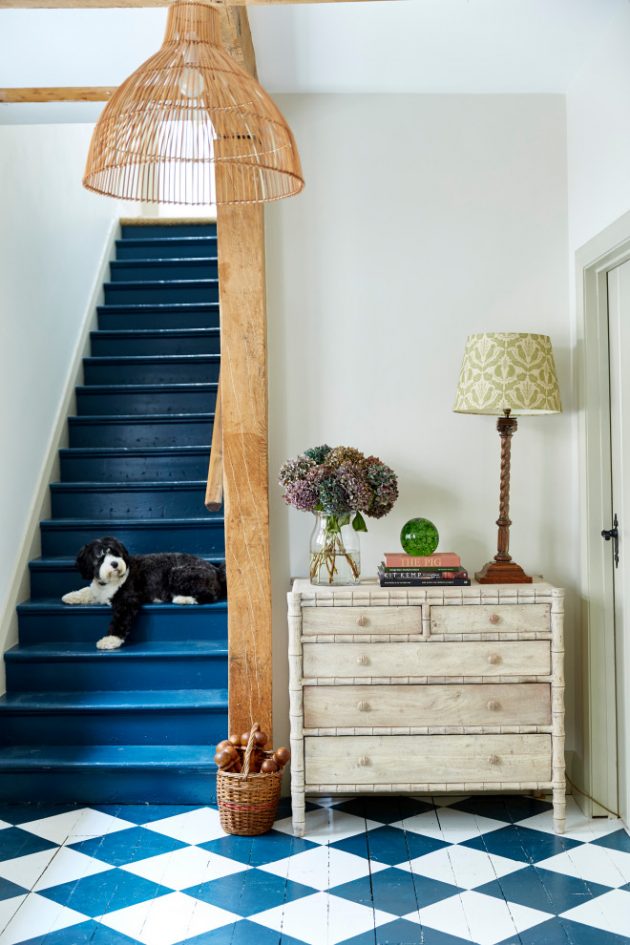 18 Outstanding Farmhouse Staircase Designs That Will Charm You