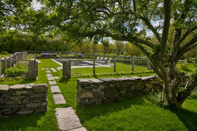 18 Remarkable Farmhouse Landscape Designs That Will Leave You Breathless