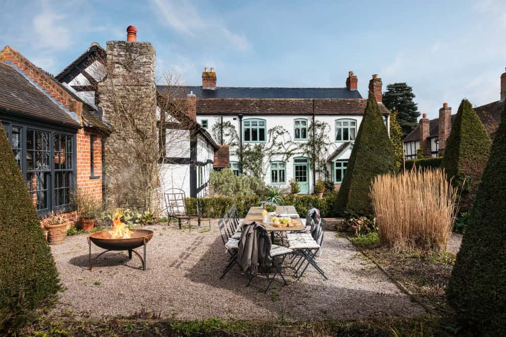 18 Remarkable Farmhouse Landscape Designs That Will Leave You Breathless