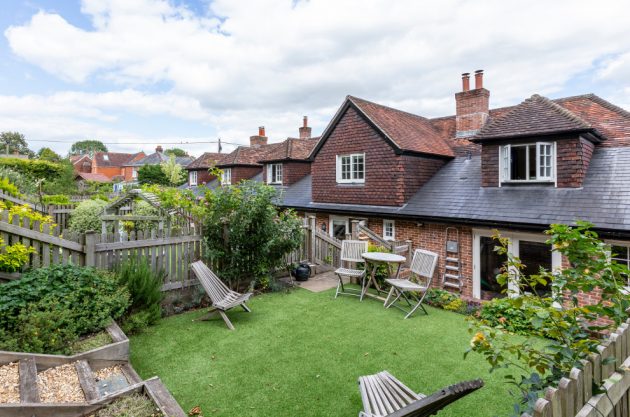 18 Remarkable Farmhouse Landscape Designs That Will Leave You Breathless