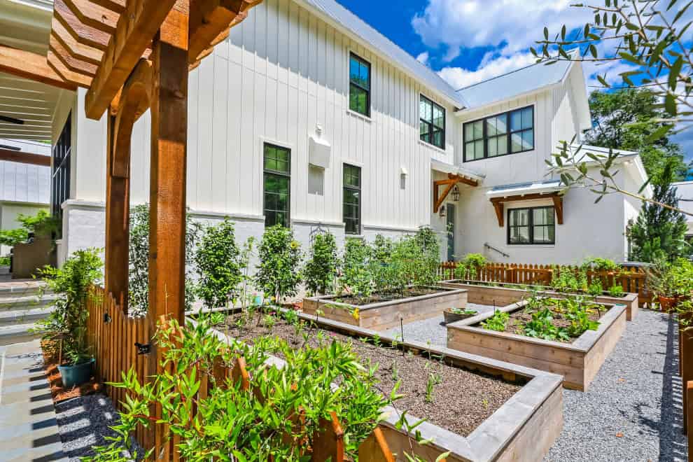 18 Remarkable Farmhouse Landscape Designs That Will Leave You Breathless