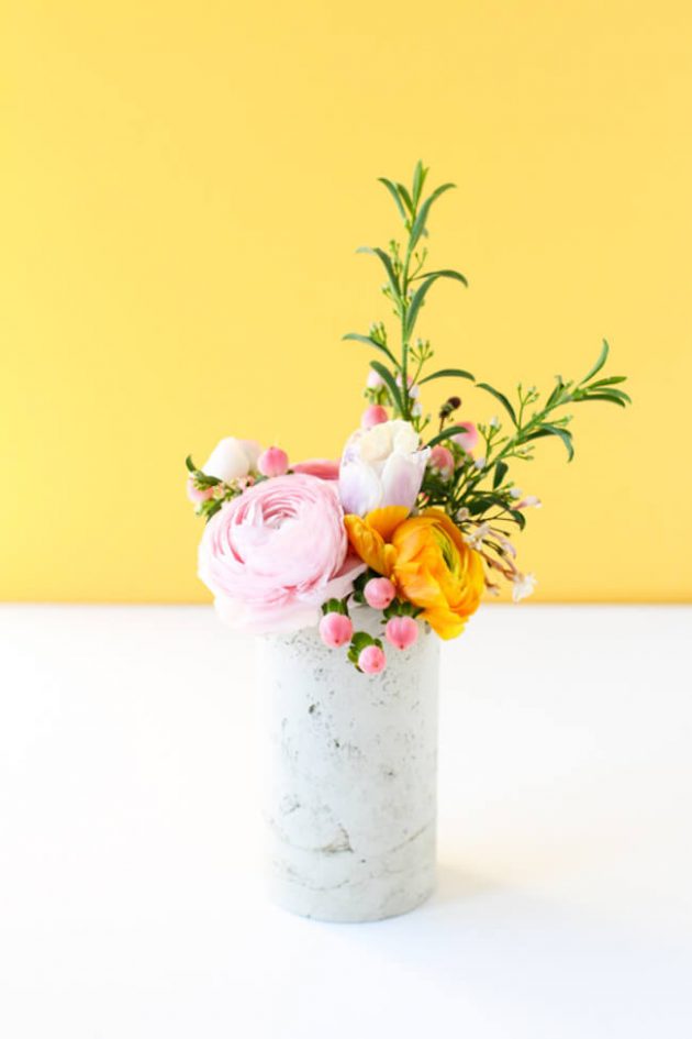 15 Beautiful DIY Vase Projects Perfect For Your Spring Décor