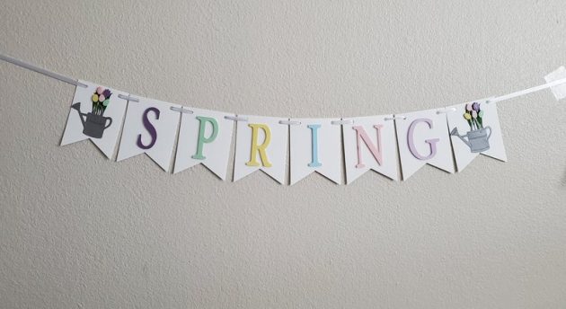 15 Wonderful Spring Banner Designs That Will Refresh Your Porch