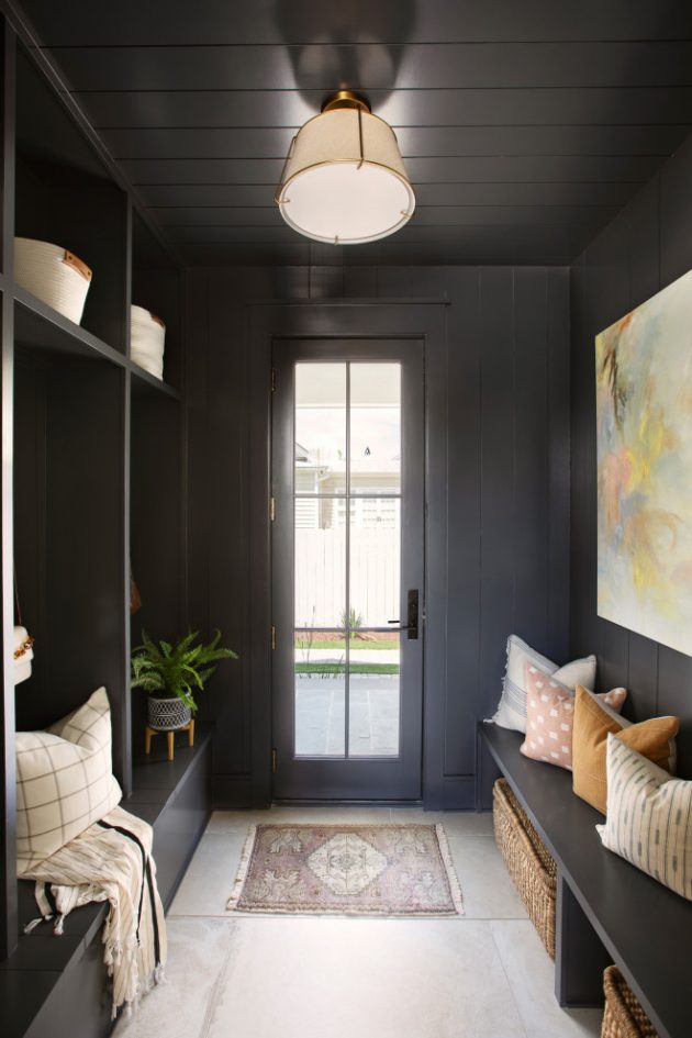 16 Fascinating Coastal Entry Hall Designs That Will Welcome You Inside