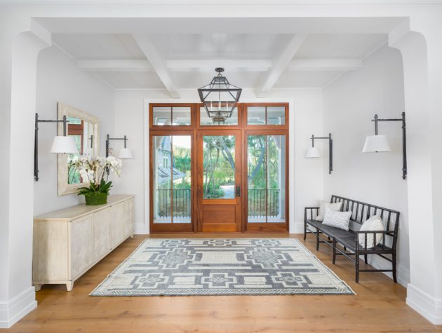 16 Fascinating Coastal Entry Hall Designs That Will Welcome You Inside