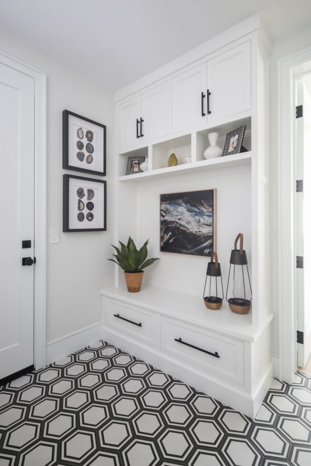 16 Fascinating Coastal Entry Hall Designs That Will Welcome You Inside