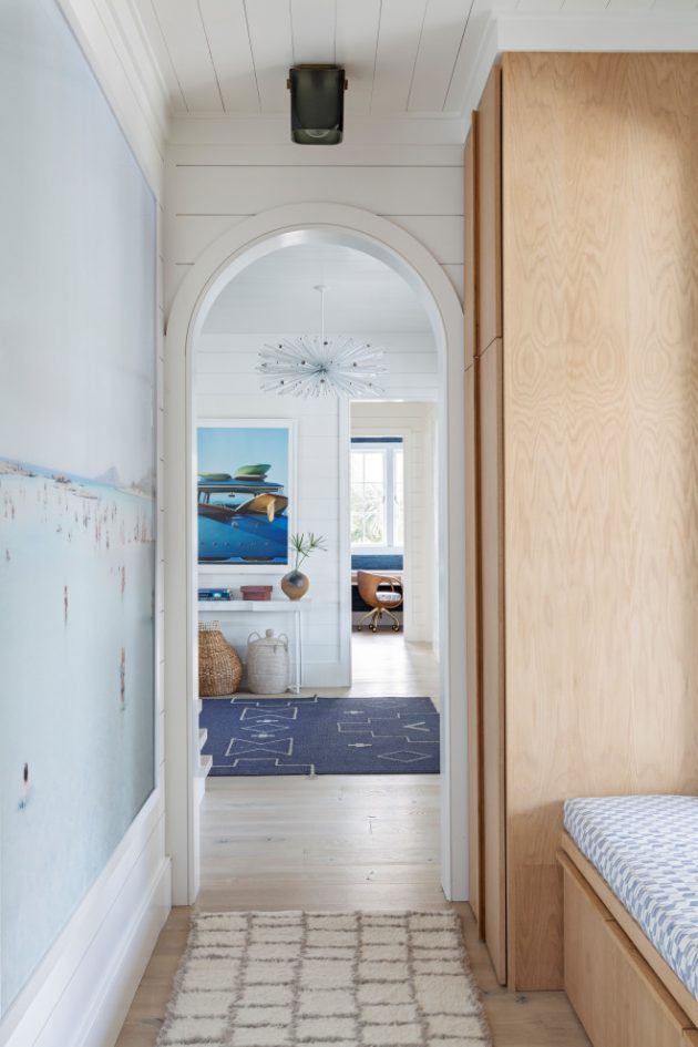 16 Superb Coastal Hall Designs That Are Simply Filled With Light