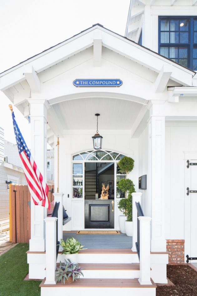 18 Captivating Coastal Entrance Designs You Just Can't Pass Up