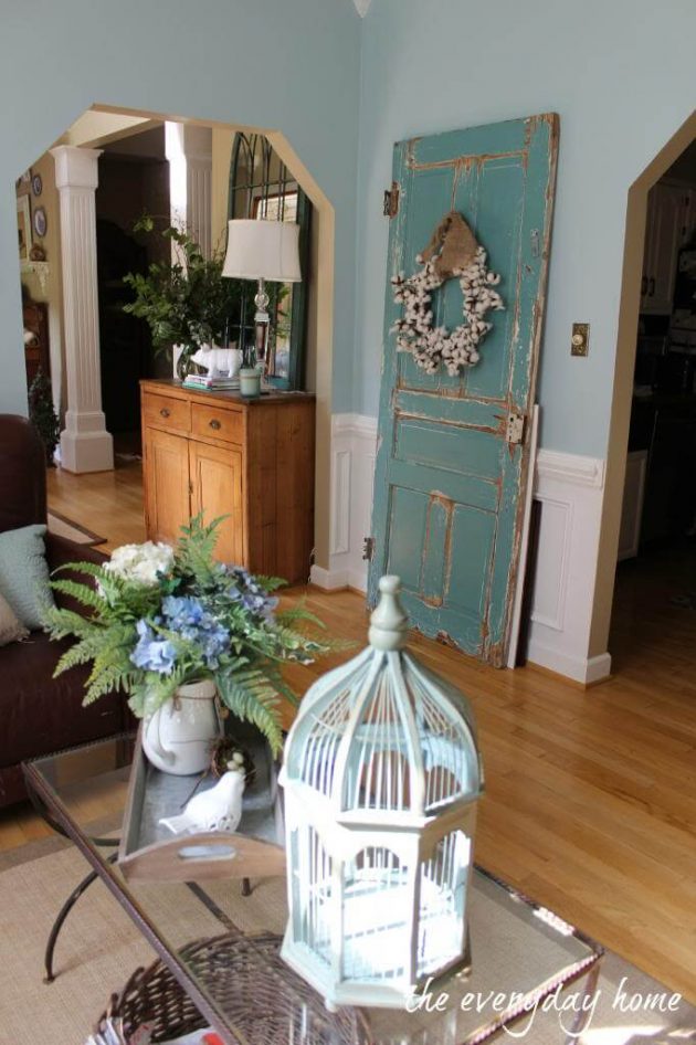 15 Creative DIY Projects That Turn Old Doors Into Rustic Home Décor ...