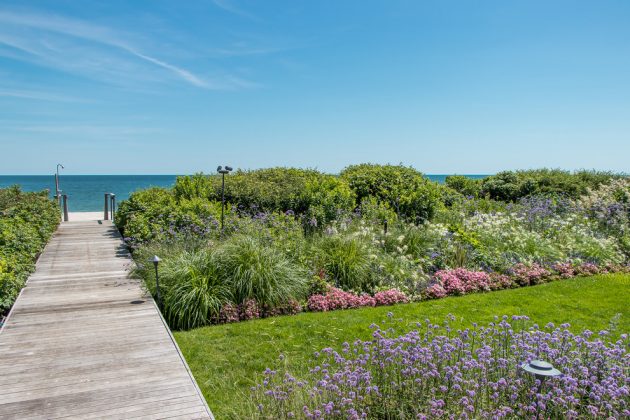 18 Absolutely Stunning Coastal Landscape Designs for Your House on the ...