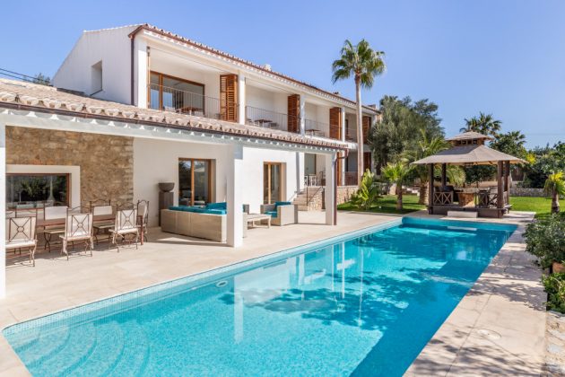 20 Exceptional Coastal Swimming Pool Designs That Will Take Your Breath ...